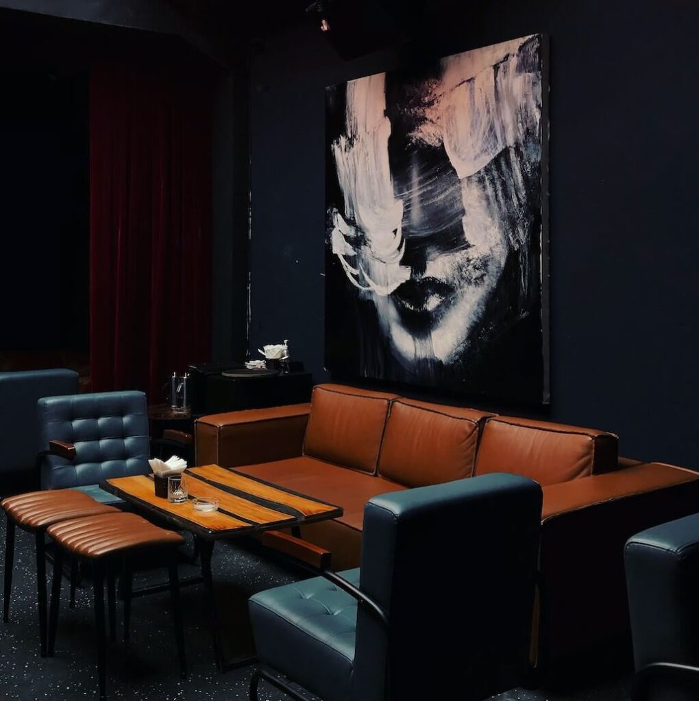 Living room decoration ideas with large-format wall art decor - KunstLoft